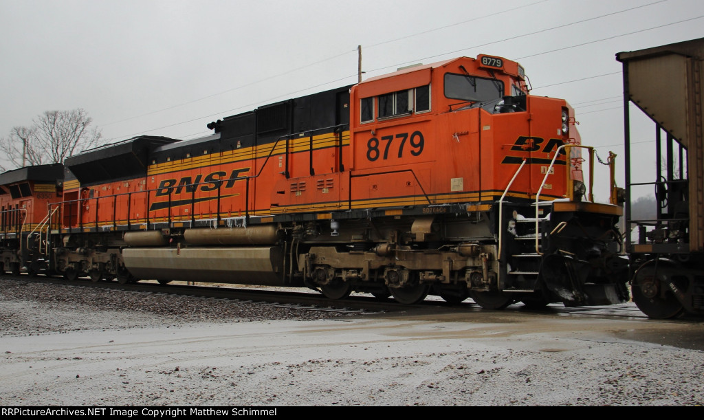 BNSF 8779